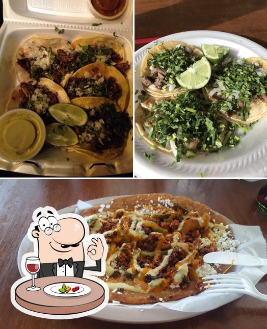 Tacos La Banqueta Puro DF, Fort Worth - Restaurant menu, prices and reviews