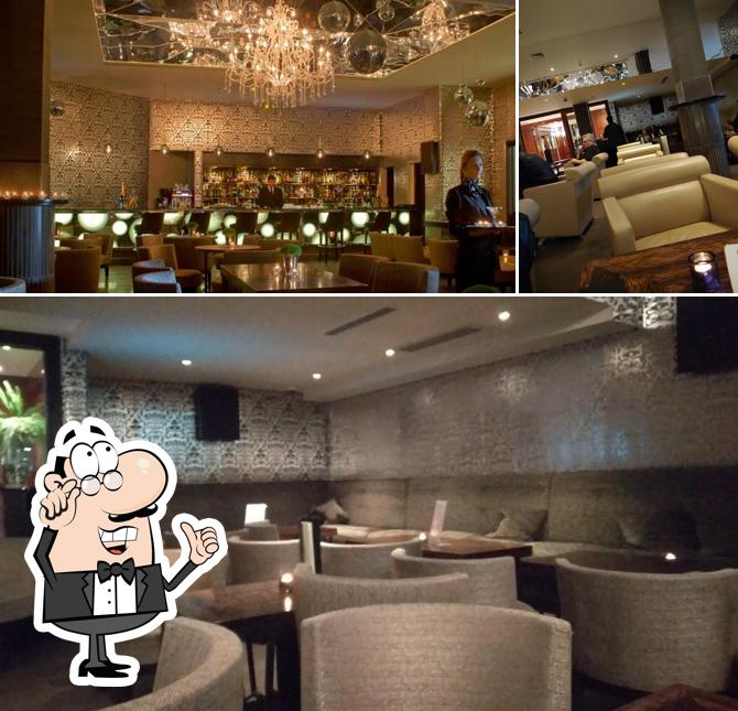 Afternoon tea at Radisson Blu Edwardian Heathrow in London - Restaurant ...