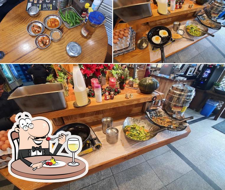 Ibukjip Chapssal Sundae restaurant, Seoul, 406-2 퇴계로 Sindang-dong ...