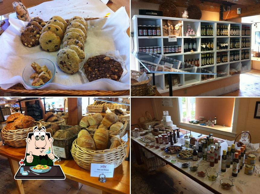 When Pigs Fly, 21 Main St in Freeport - Restaurant menu and reviews