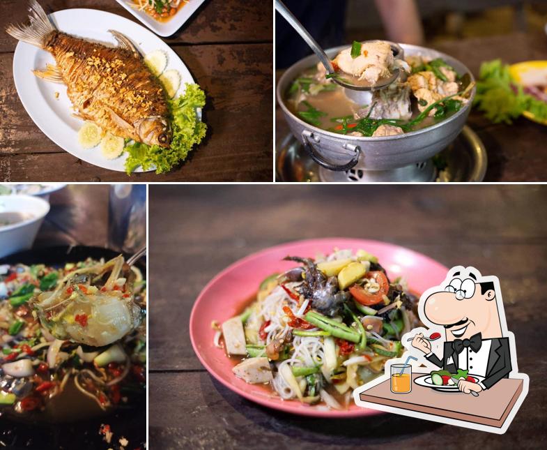 ร้านเจมส์ แจ่วฮ้อน, Si Racha - Restaurant menu, prices and reviews