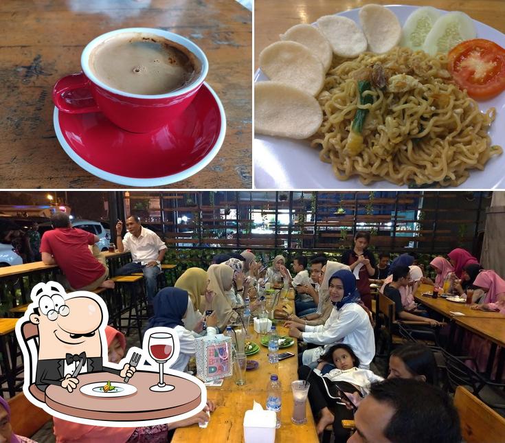 D'raja Coffee Multatuli cafe, Medan - Restaurant reviews