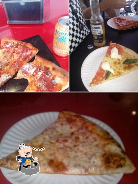 Red Zone Pizza in Boca Raton - Restaurant menu and reviews