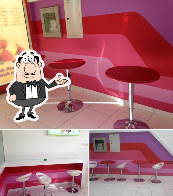 Yogurberry desserts, Abu Dhabi, Near Geant Supermarket - Restaurant ...