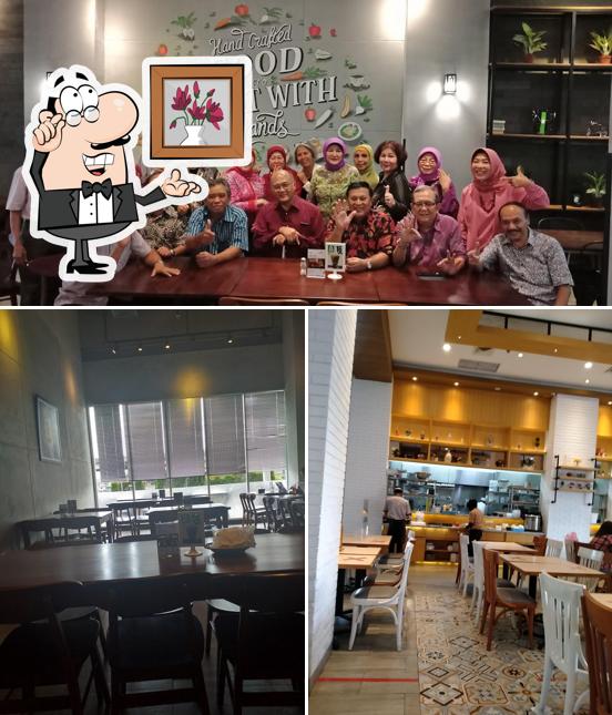 Restaurante Breso Resto & Coffee - Green Pramuka Square, Central ...