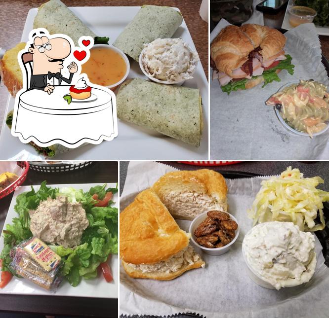 Top 7 restaurants with chicken salads in Fort Walton Beach, july 2025 ...