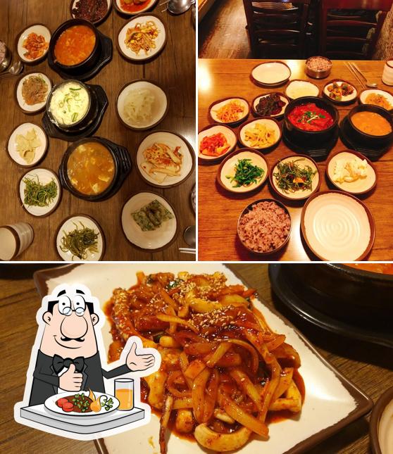 Sigol Bapsang restaurant, Seoul, 68 Nonhyeon-ro 175-gil - Restaurant ...