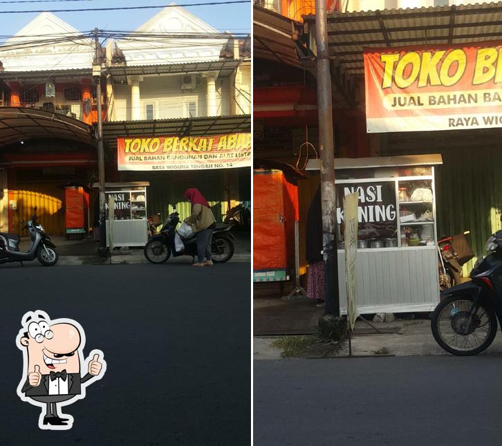 Warung nasi kuning wiguna, Surabaya