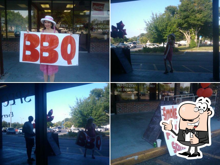 Johnny B's BBQ in Bradenton