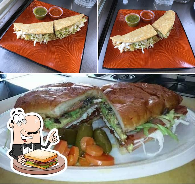 El Huarache Veloz Taco Stand, Columbus - Restaurant menu, prices and ...