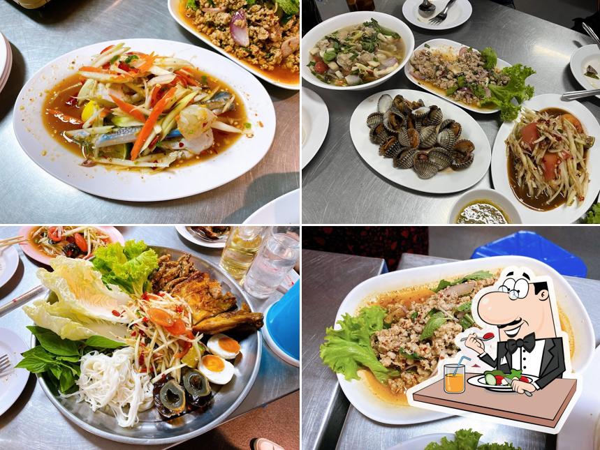 Jaekoy เจ๊ก้อย ส้มตำอาหารอีสาน เพชรบุรี12 (สาขา1), Bangkok - Restaurant ...