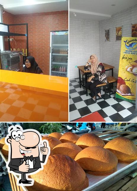 Kedai Roti Yalumba Taman Blambangan Banyuwangi, Banyuwangi - Restaurant ...