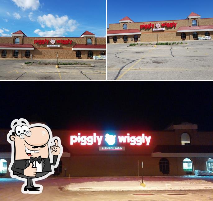 Frank's Piggly Wiggly in East Troy - Restaurant reviews