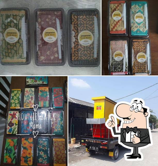 Brownies Batik Mama & Aqua Galon Wijaya restaurant, Genuk - Restaurant ...