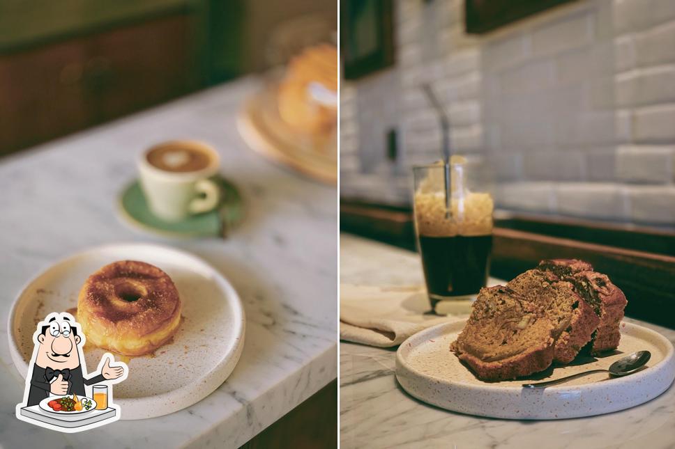 The Oak Tree Surabaya cafe, Surabaya - Restaurant reviews