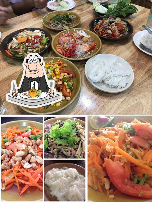 Restaurante ส้มตำสามพี่น้อง, Tha Ruea