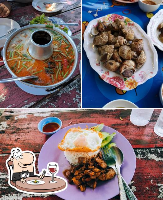ร้านอาหารเล็กท่าวัง (Lek Tha Wang), Tha Thewawong - Restaurant menu ...