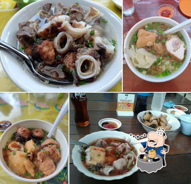 Bakwan Subur Bakwan Babi restaurant, Malang, Jl. Taman Borobudur Utara ...