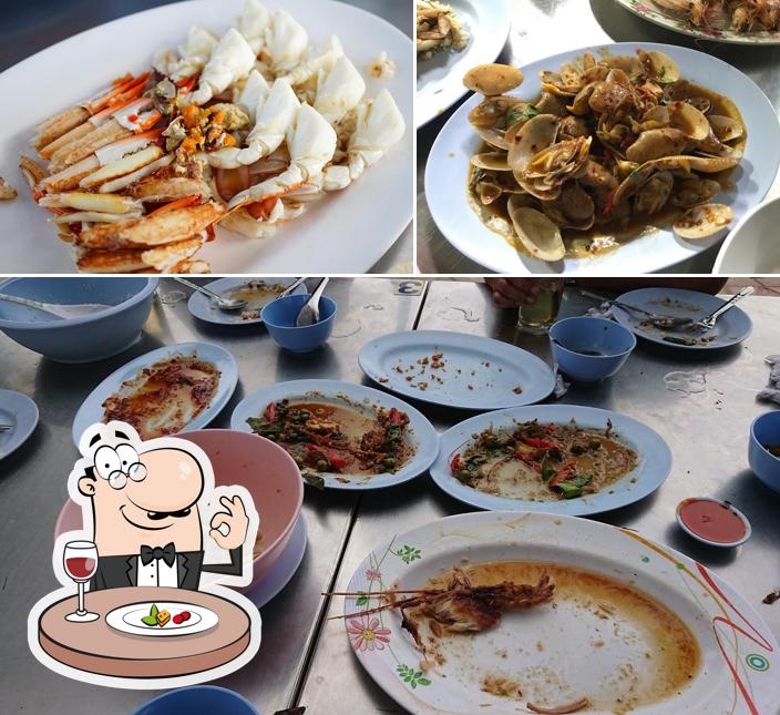 Pom (Kin Laew Ruay), Bang Phra - Menú del restaurante, precios y reseñas