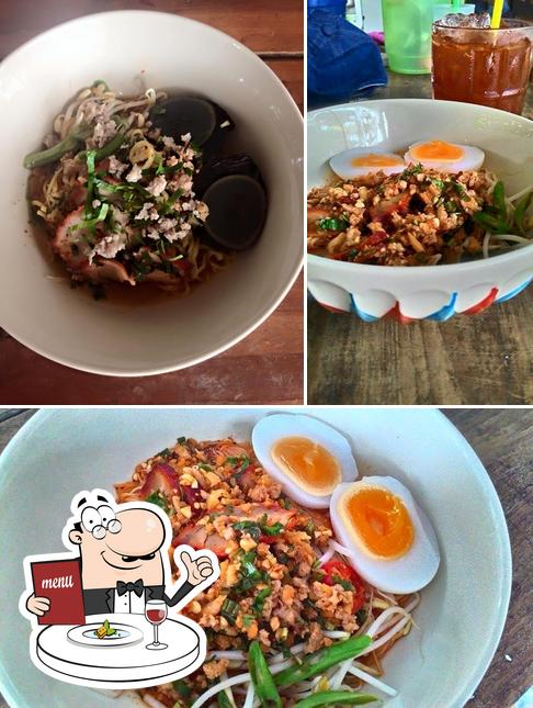 ร้านก๋วยเตี๋ยวต้มยำไข่ - สันกลาง5 จ.แพร่ restaurant, Cho Hae ...