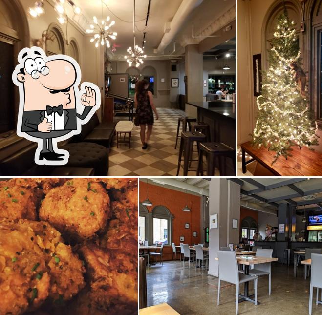 Common Pub Detroit in Detroit - Restaurant menu and reviews