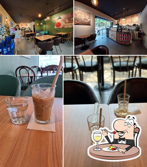 Wayne's Coffee Phan Đình Giót, Ho Chi Minh City - Restaurant reviews