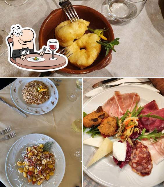 Trattoria La Reginella restaurant, Paola, Strada Statale N. 18 ...