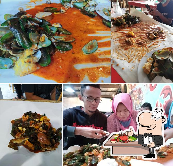Seafood Kerang Tumpah Bang Djaloe restaurant, Indonesia - Restaurant ...