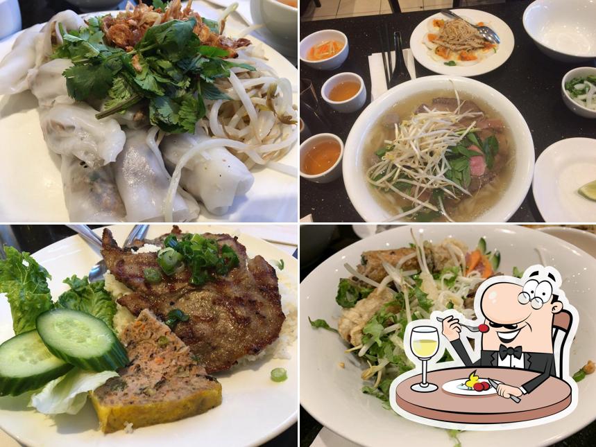 Pho Linh, 1156 College St in Toronto - Restaurant menu and reviews