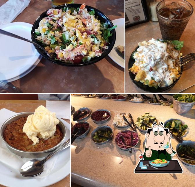 Toppers Pizza Place, Oxnard - Restaurant menu, prices and reviews
