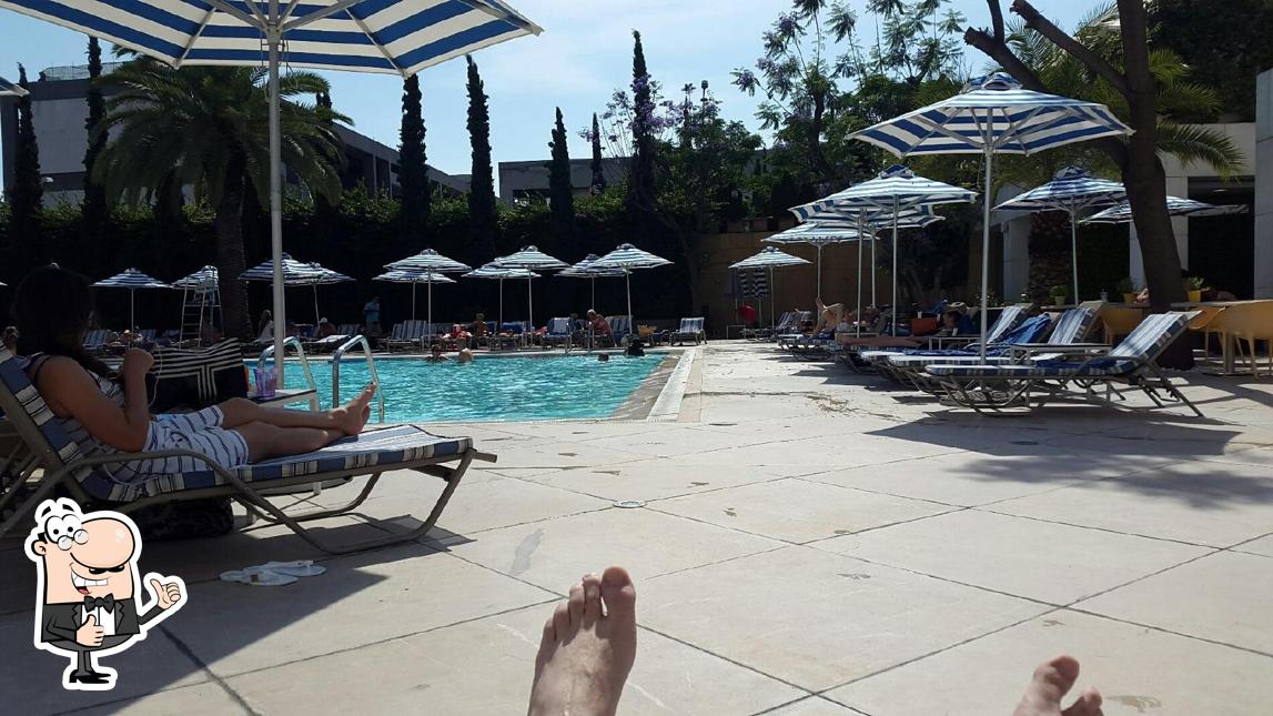 Oasis Pool Bar & Grill, Athens - Restaurant reviews