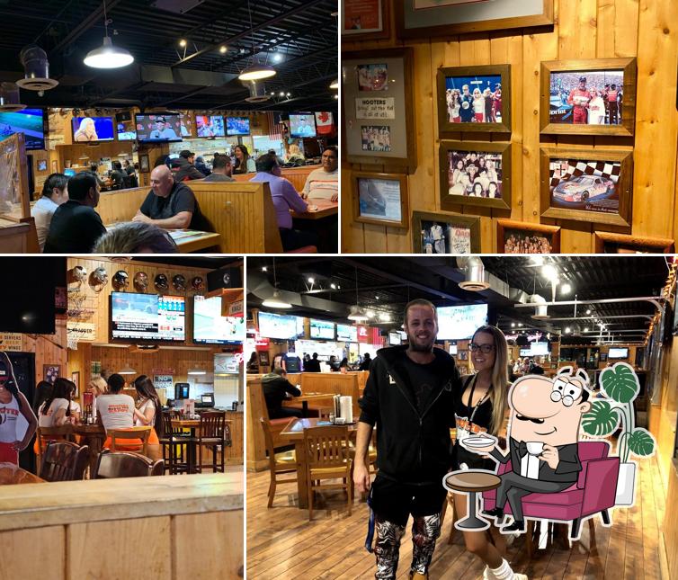 Hooters Toronto Airport, 171 Carlingview Dr in Toronto - Restaurant reviews