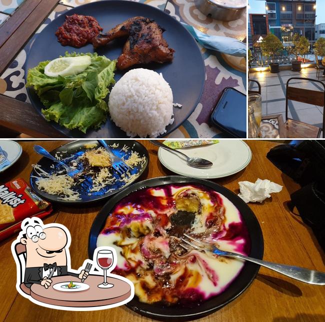 Waltie's Rooftop Cafe, Jakarta - Restaurant reviews
