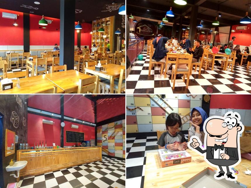 Fun House Boardgame Cafe & Resto, Pekanbaru, Arifin Achmad - Restaurant ...