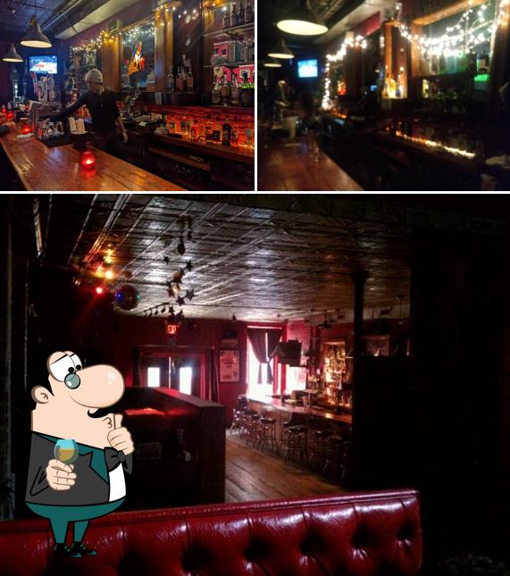 East River Bar, 97 S 6th St in New York City - Restaurant reviews