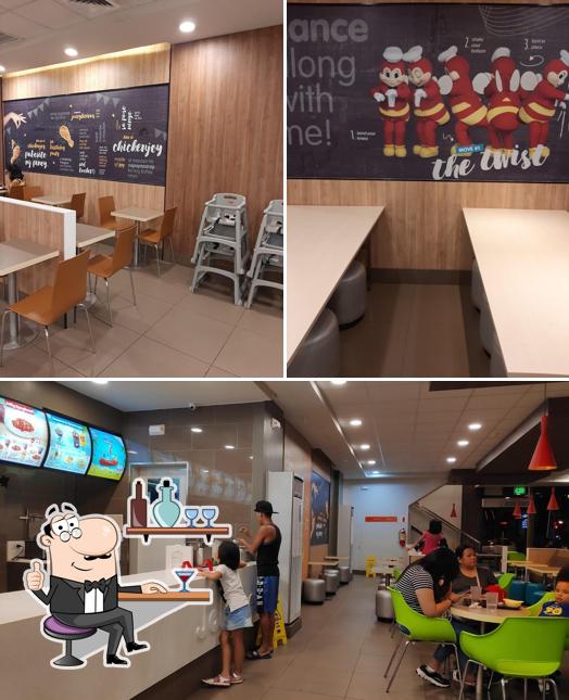 Jollibee Bacolod Plaza, Bacolod - Restaurant menu, prices and reviews