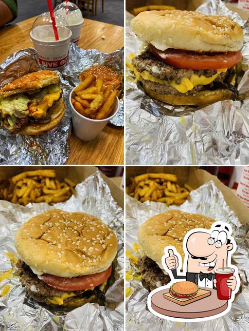 Five Guys restaurant, Dubai, Dubai Festival City Mall Main Atrium ...