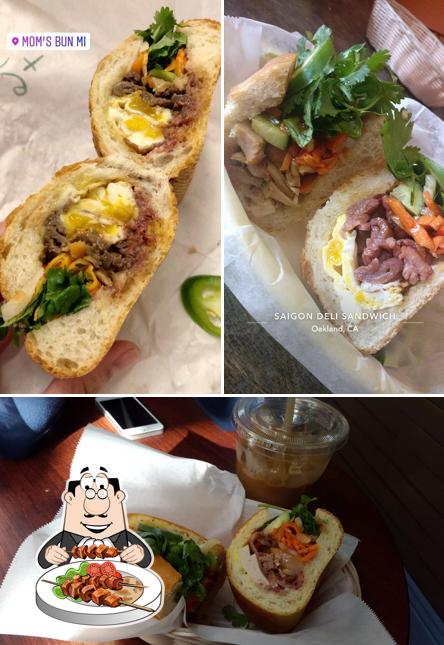 Mom's Bun Mi in Oakland - Restaurant menu and reviews