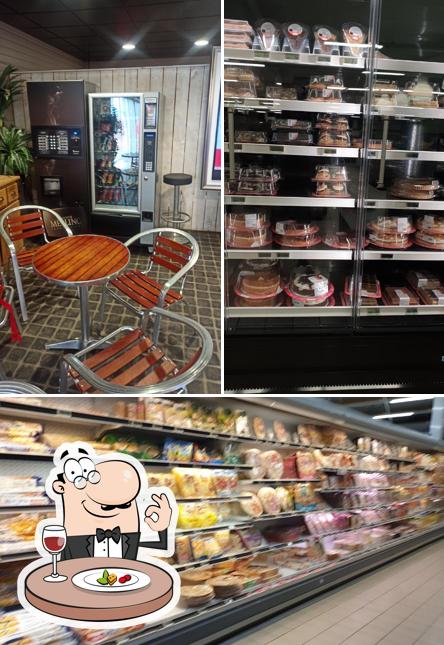 Intermarché SUPER Lussac Les Châteaux, Lussac-les-Châteaux - Restaurant ...