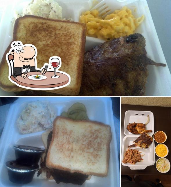 Riverfront Bar B Q Mobile Kitchen in Albany