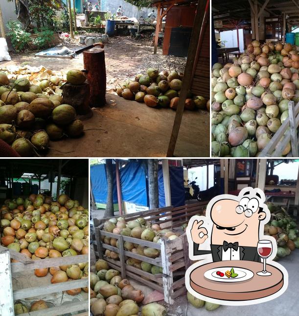 Es Kelapa Muda Bang Iboel cafe, Depok - Restaurant reviews