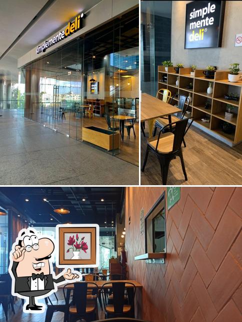 Restaurante Simplementedeli Torre Aleph (San Ángel), Мексика, Av ...
