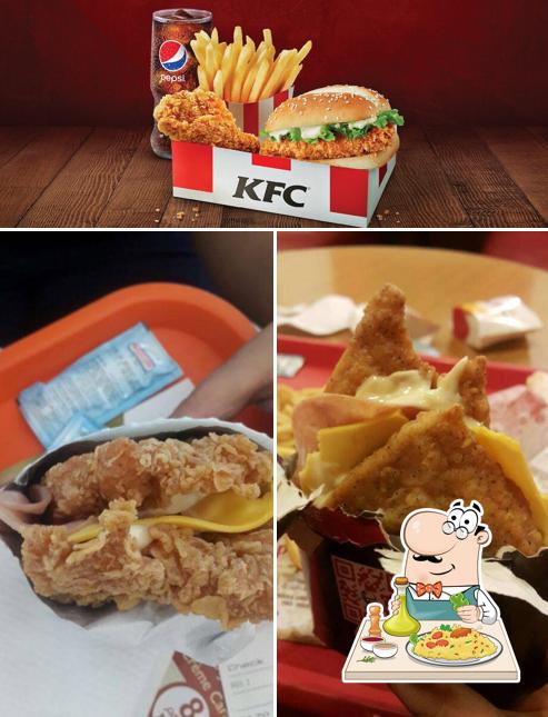 KFC restaurant, Dubai, 6CJP+W27 Eppco Petrol Sttaion - Al Khawaneej St ...
