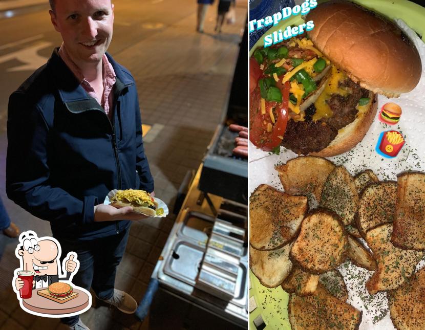 Trap Dogs in Nashville - Restaurant reviews