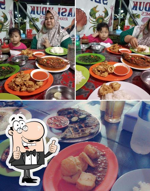 Sea Food 48 Angga restaurant, Bekasi Regency