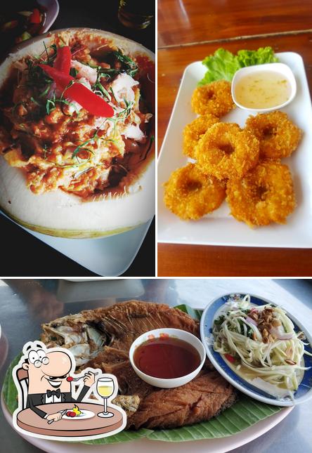 Khrua Samet Daeng restaurant, Pak Nam Laem Sing - Restaurant reviews