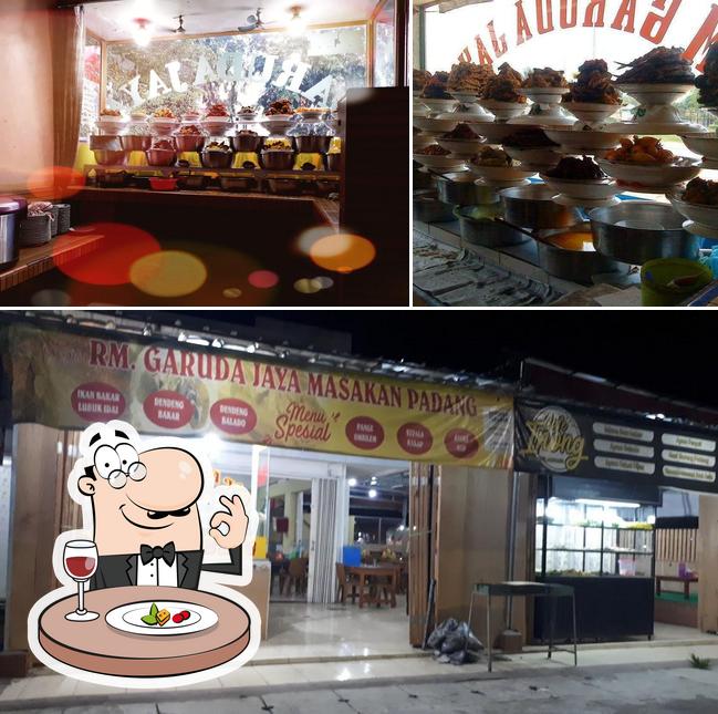 Restaurante RM Garuda Jaya Masakan Padang, Karawang - Opiniones del ...
