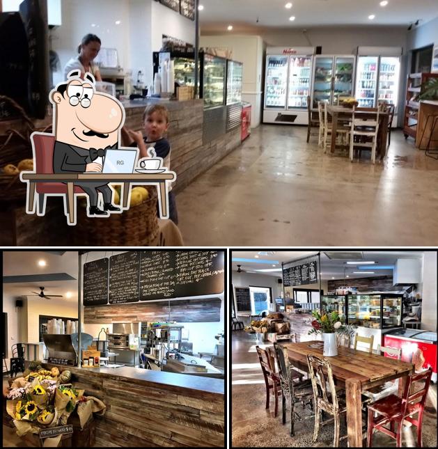 Mrs Birdy in South Golden Beach - Restaurant menu and reviews