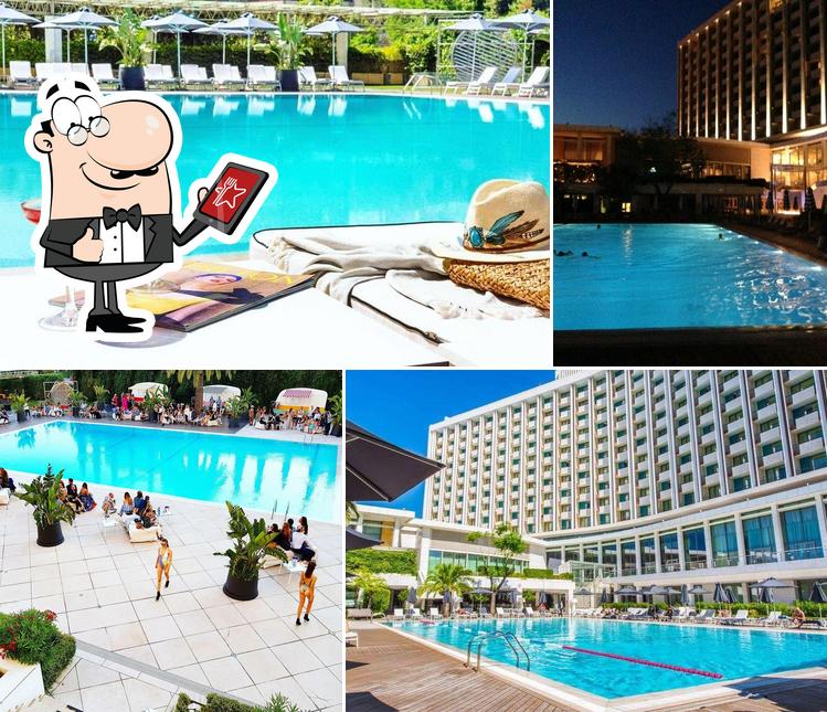 Oasis Pool Bar & Grill, Athens - Restaurant reviews