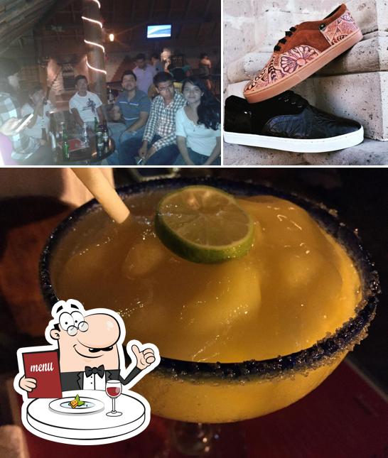 Pub y bar Calaveras, Puerto Escondido, Calle las Brisas S/N Col. Las ...